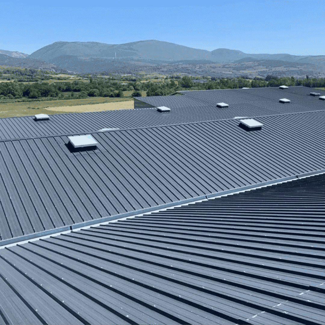 Panel Sandwich para techo Aislado y Eficiente | D&L Materiales